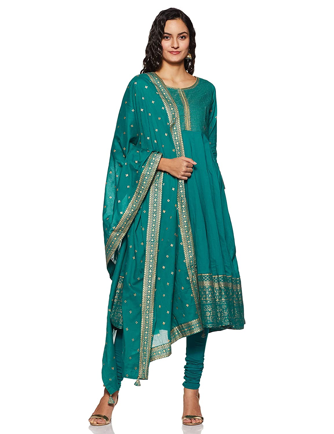 10 Gorgeous Indian Dresses for Short Height Girls To Look Tall